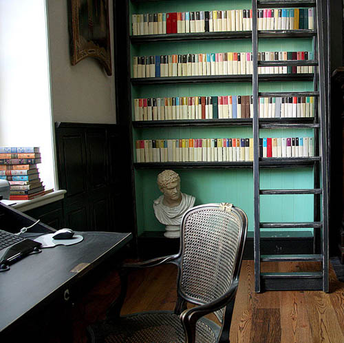 small-home-library-designs-bookshelves-for-decorating-small-spaces ...