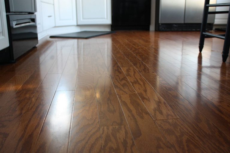 25 Great Examples Of Laminate Hardwood Flooring - Interior Design ...