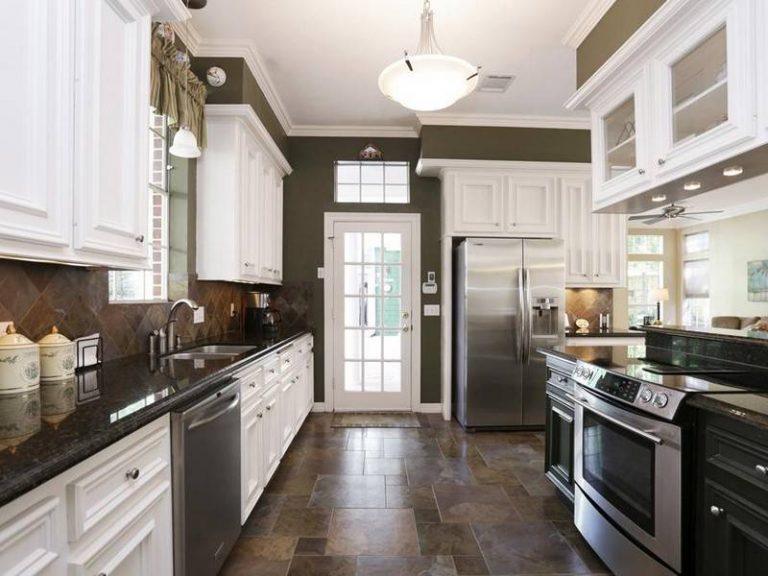 37 Examples Of Galley Kitchen Lighting That Looks Very Impressive ...