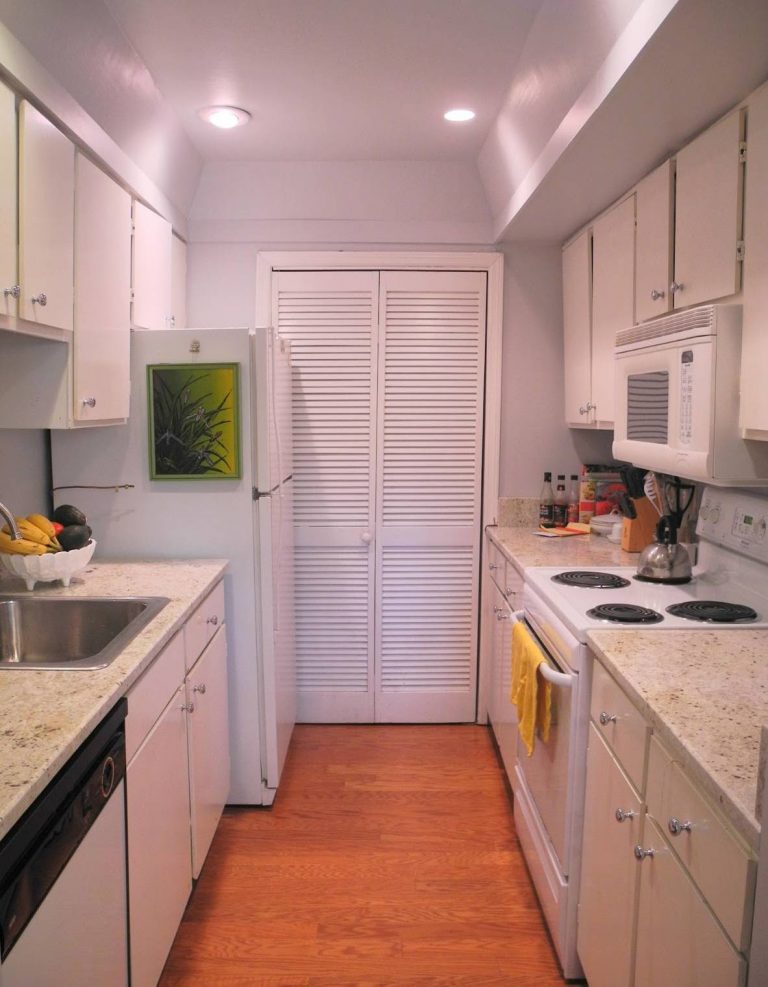 37 Examples Of Galley Kitchen Lighting That Looks Very Impressive ...