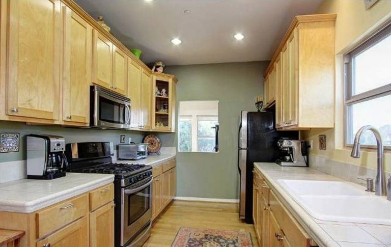 37 Examples Of Galley Kitchen Lighting That Looks Very Impressive ...