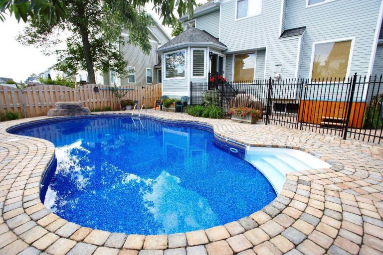 17 Perfect Shaped Swimming Pool For Your Home - Interior Design ...