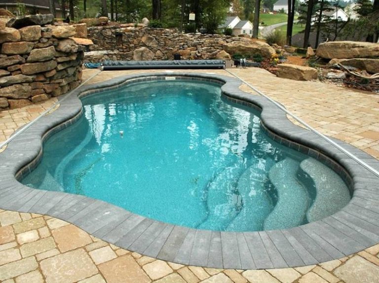 17 Perfect Shaped Swimming Pool For Your Home - Interior Design ...