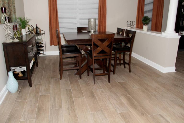 14 Amazing Interior Ideas Of Laminate Flooring With A Herringbone ...